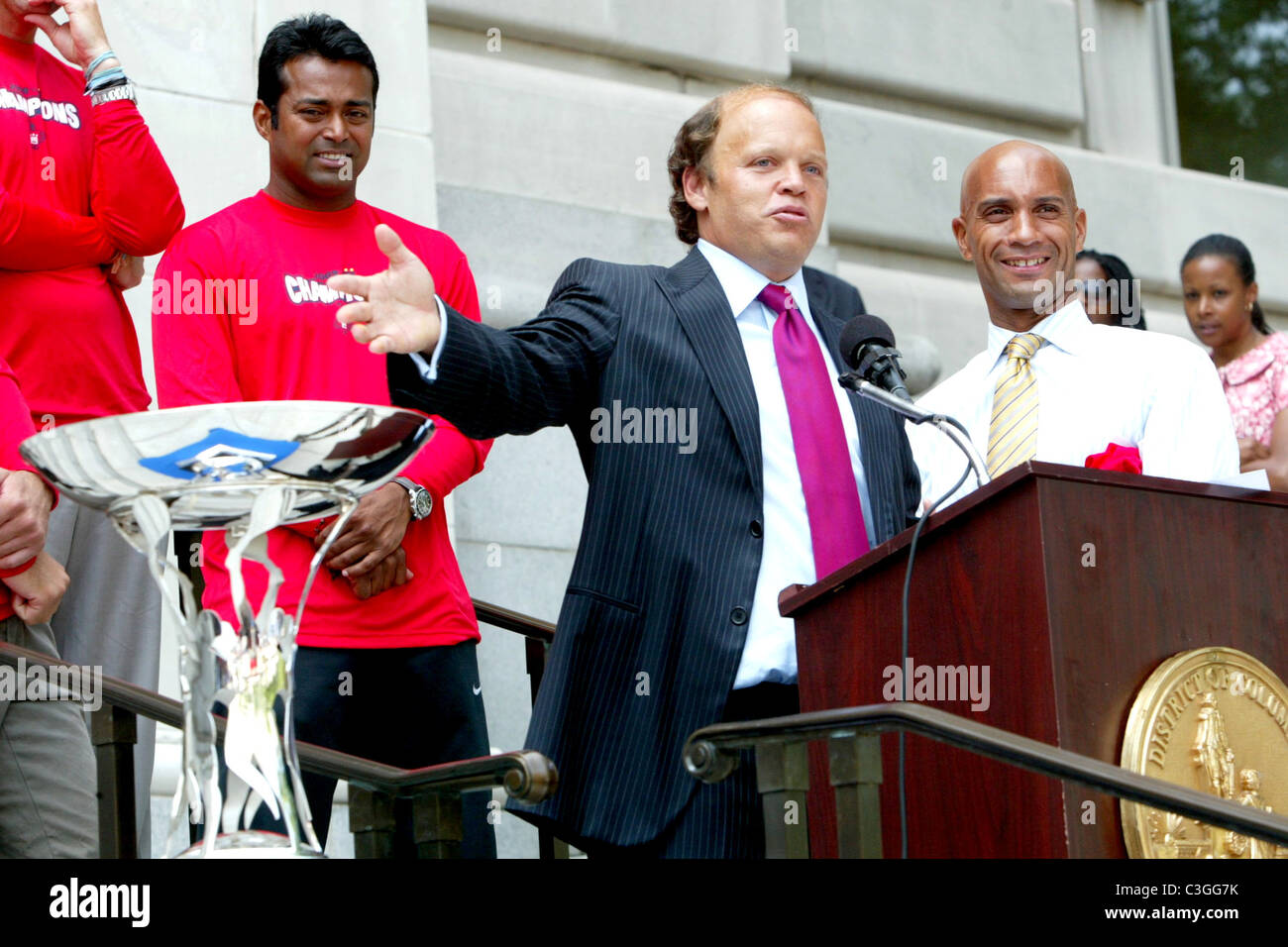 Washington Kastles owner Mark Ein and Washington DC Mayor Adrian Fenty ...