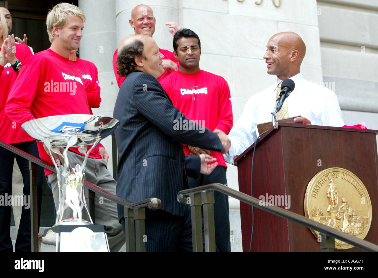 Washington Kastles owner Mark Ein and Washington DC Mayor Adrian Fenty ...