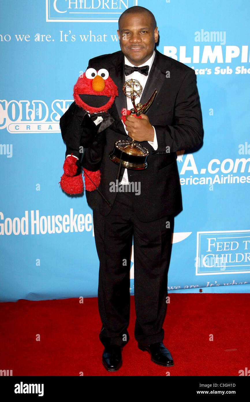 Elmo and Kevin Clash 36th Annual Daytime Emmy Awards at The Orpheum ...