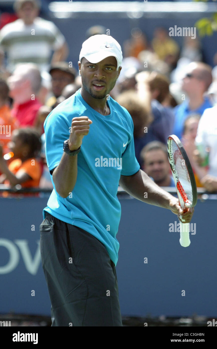 Donald Young 2009 US Tennis Open - Day 1 - at the USTA Billie Jean King ...