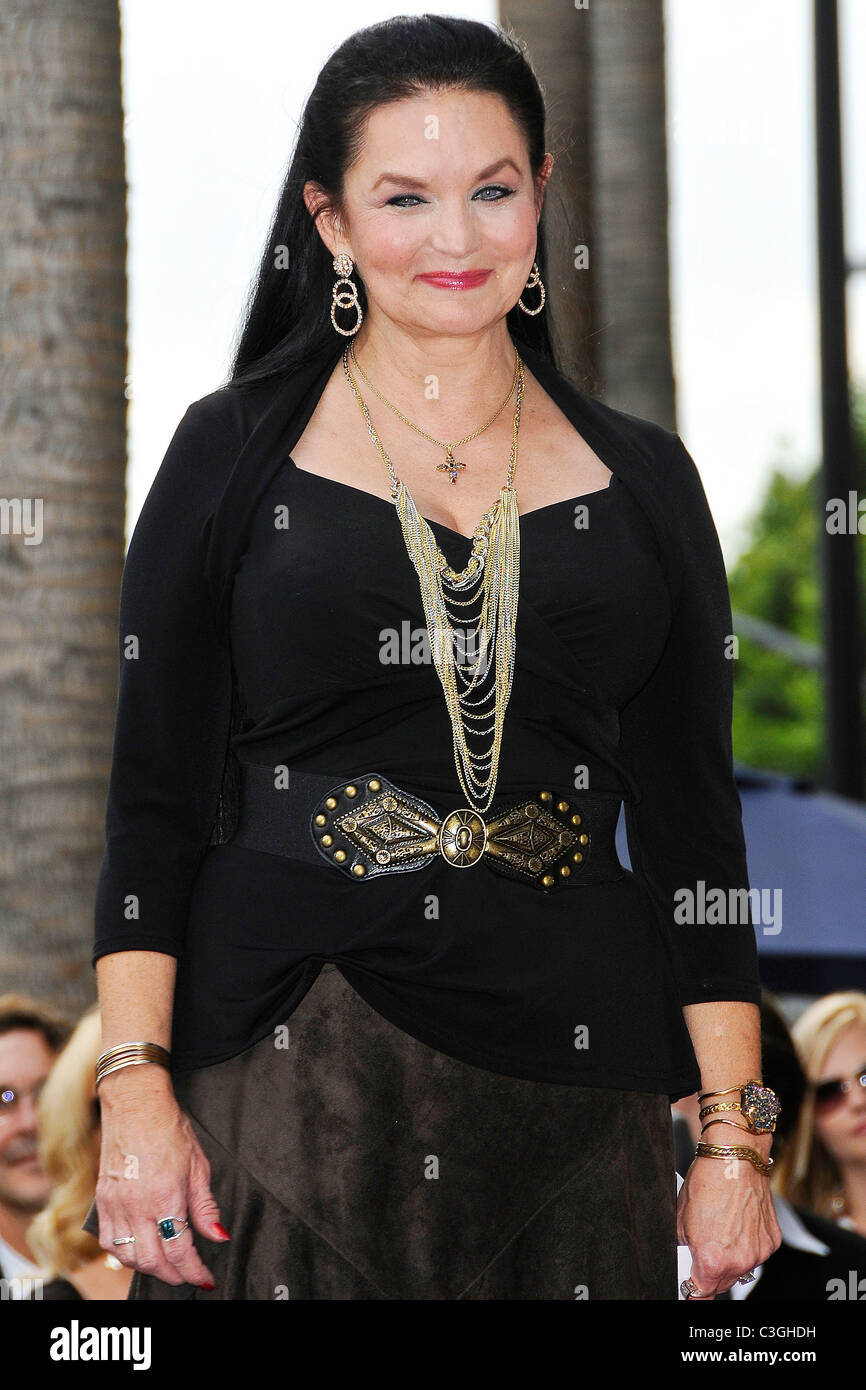 Crystal Gayle honored with a star on the Hollywood Walk of Fame Los ...