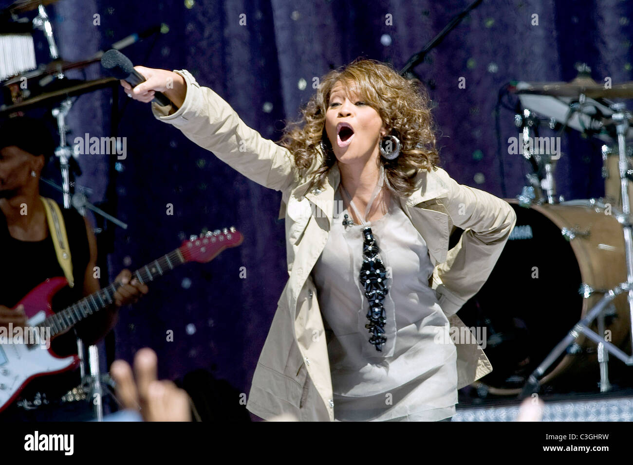 Whitney Houston performing live on 'Good Morning America's Summer ...