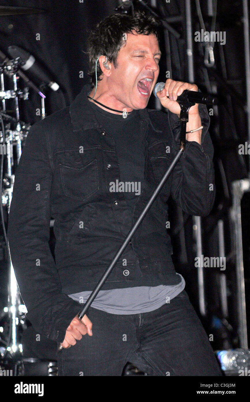Stephan Jenkins Third Eye Blind performing at Revolution Live Fort ...