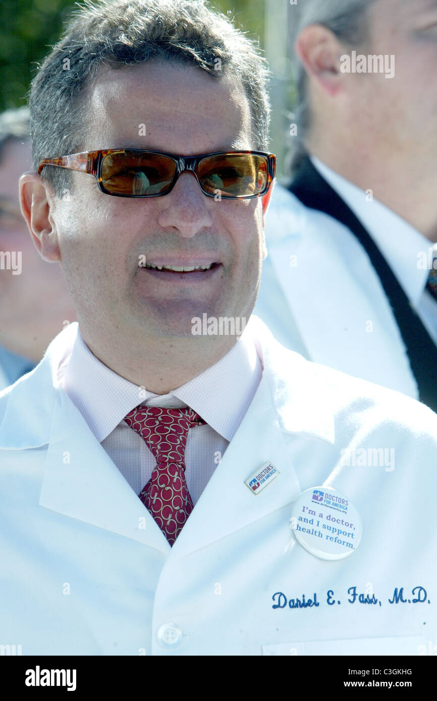 Barack obama with doctors hi-res stock photography and images - Alamy