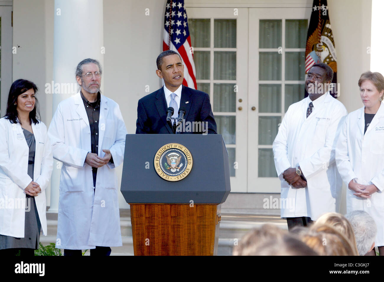 Barack obama with doctors hi-res stock photography and images - Alamy