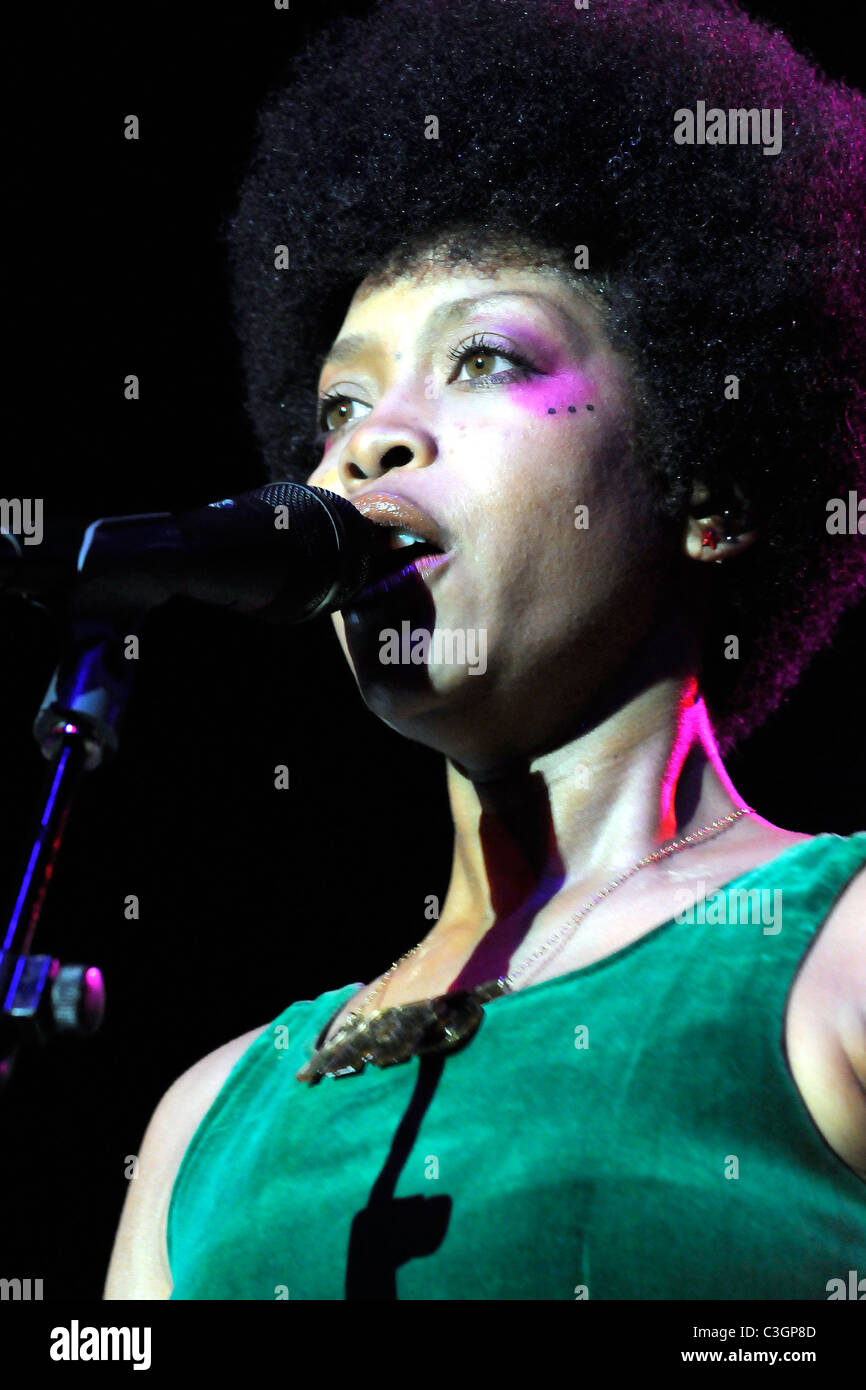 Singer Erykah Badu performing live at the Hollywood Palladium Hollywood ...