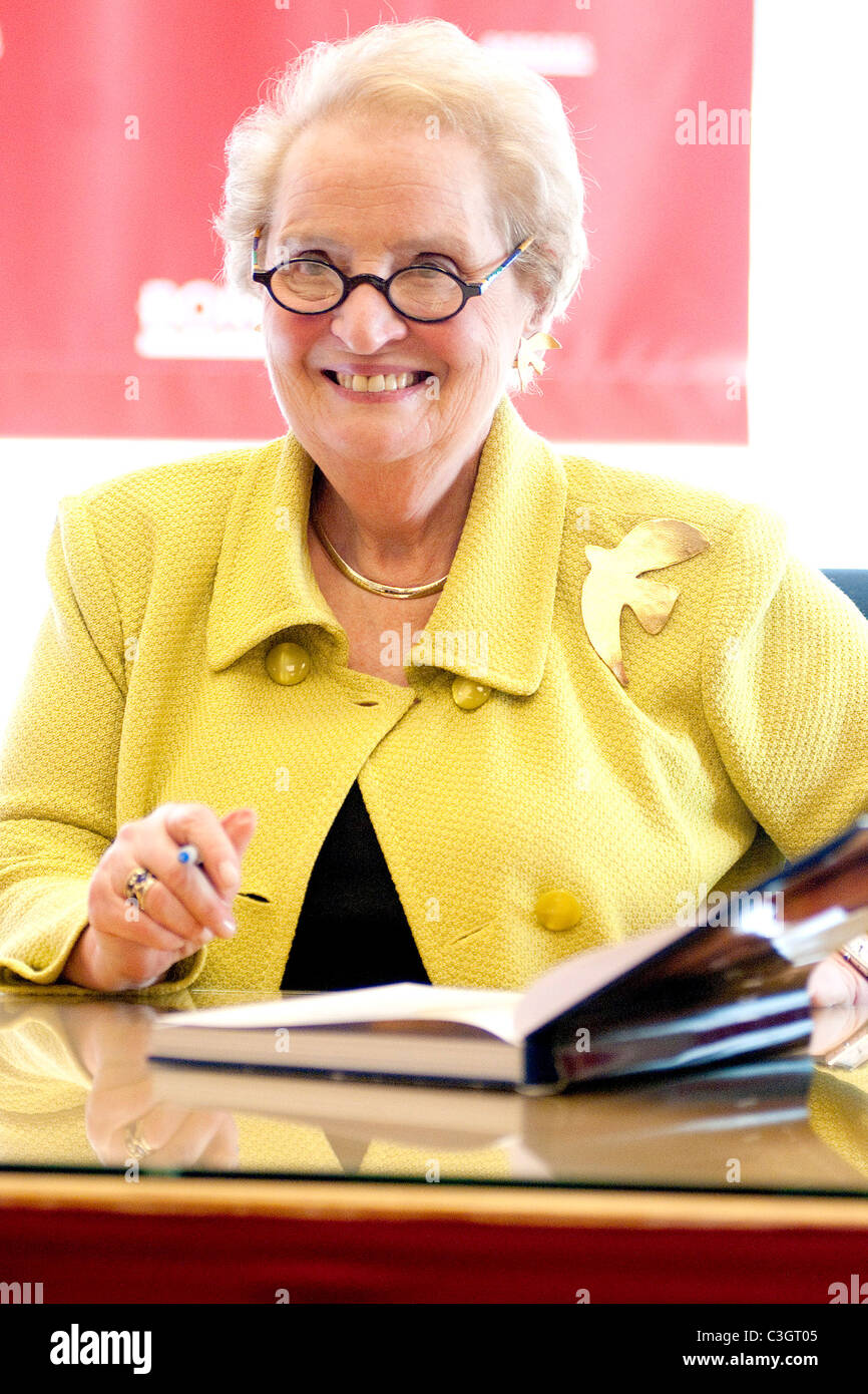 Madeleine Albright first woman United States Secretary of State signs ...