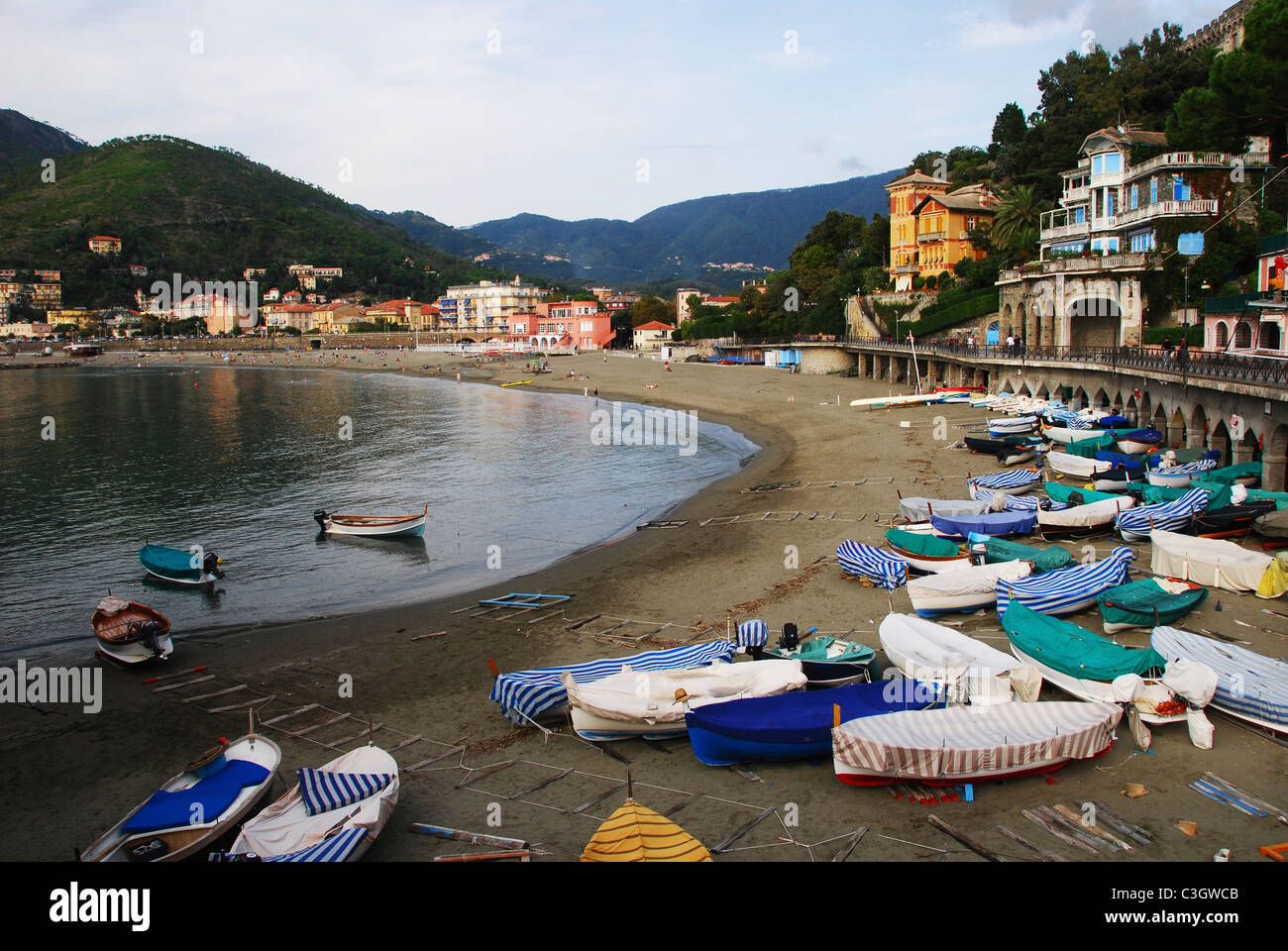 Levanto hi-res stock photography and images - Alamy