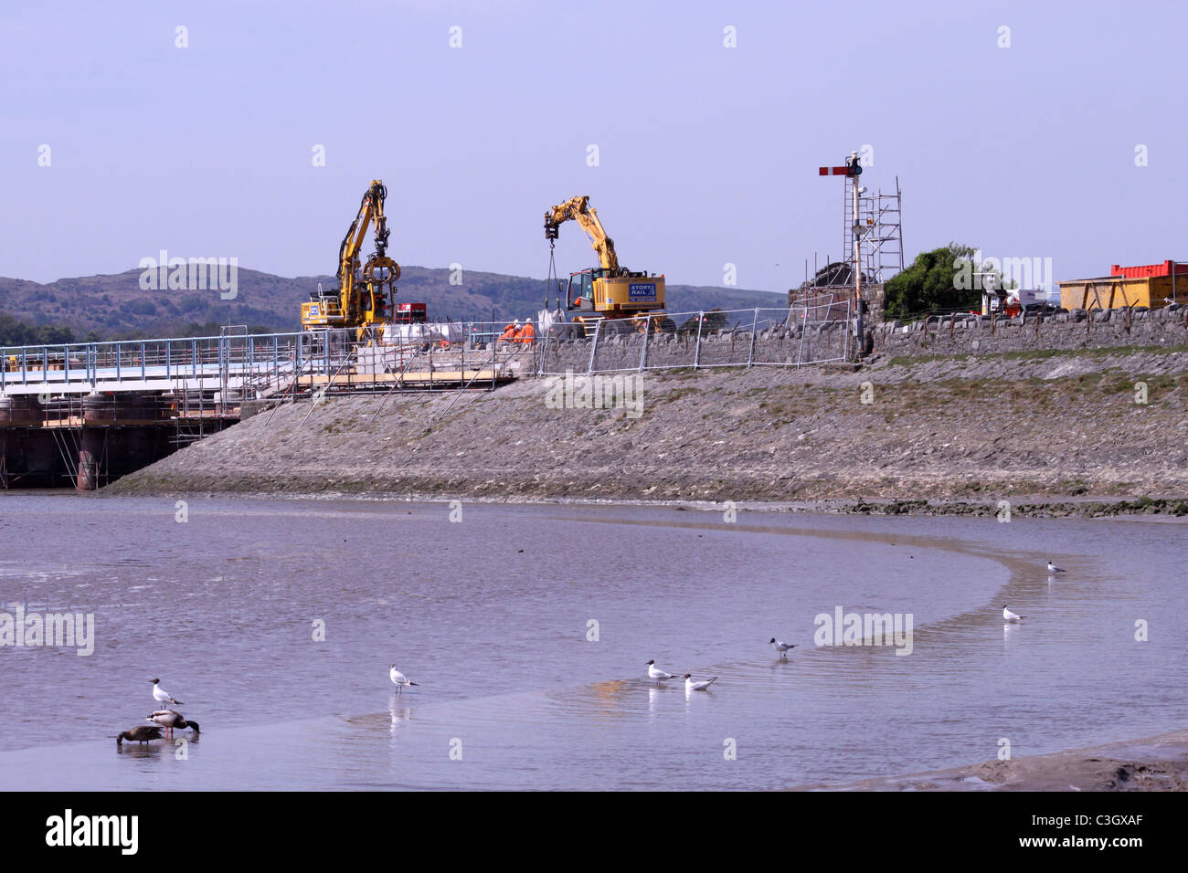 Engineering work to replace the deck of Arnside (railway) viaduct ...