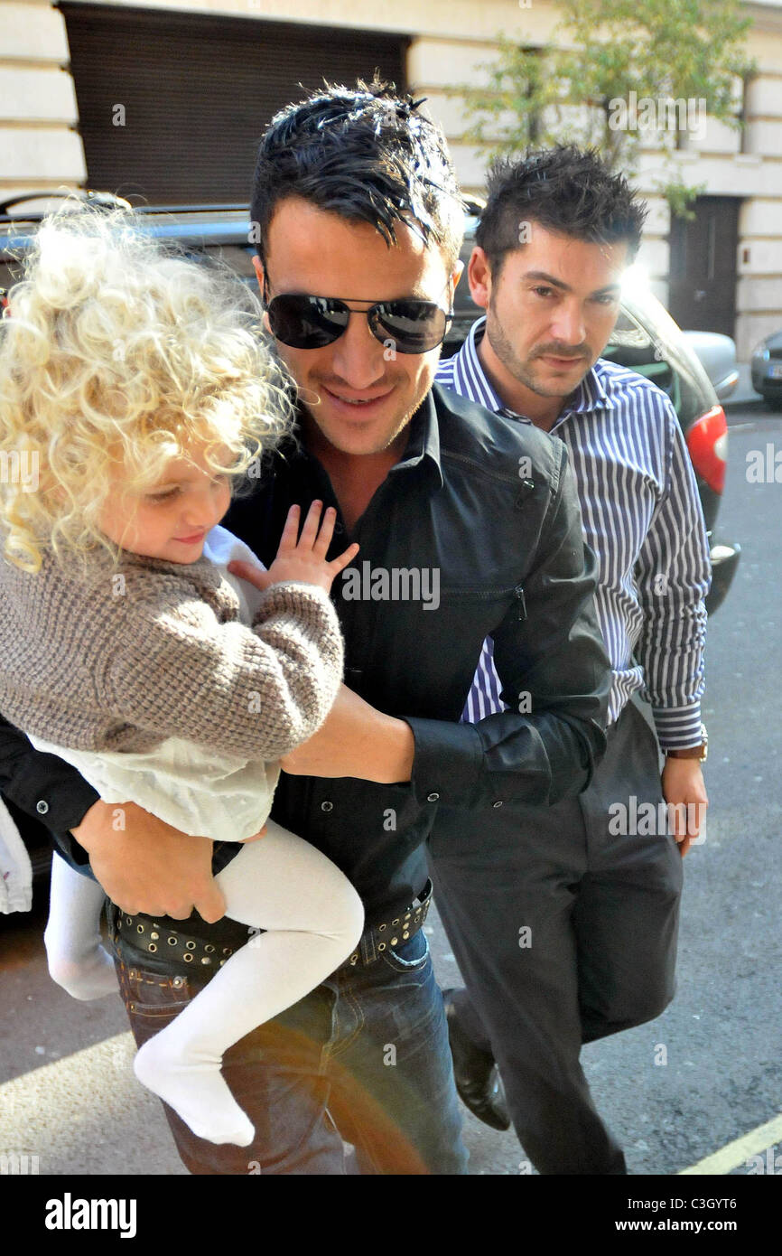 Peter Andre carries his daughter Princess Tiaamii outside their hotel ...