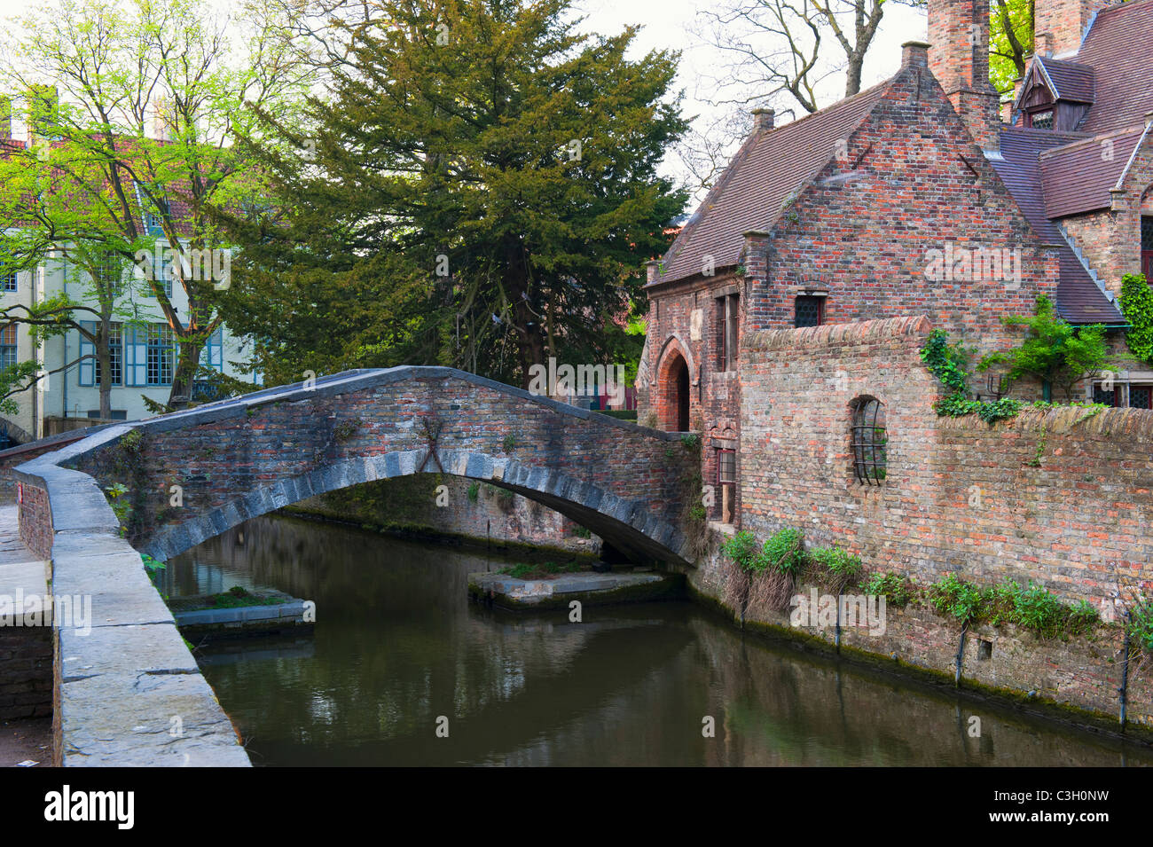 The smallest bridge of the city, Historic centre of Bruges, Belgium ...