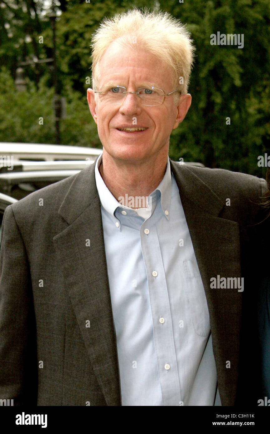 Ed Begley, Jr Actor and activist outside his Manhattan hotel New York ...