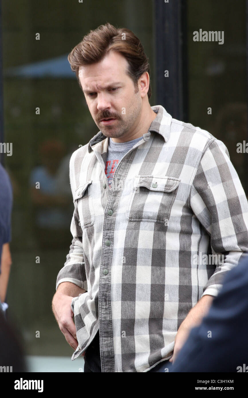 Jason Sudeikis filming on the set of his new movie 'Going The Distance ...
