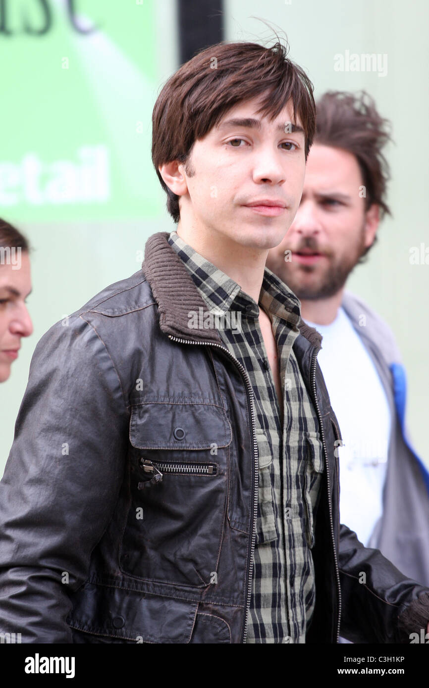 Justin Long filming on the set of his new movie 'Going The Distance' in ...