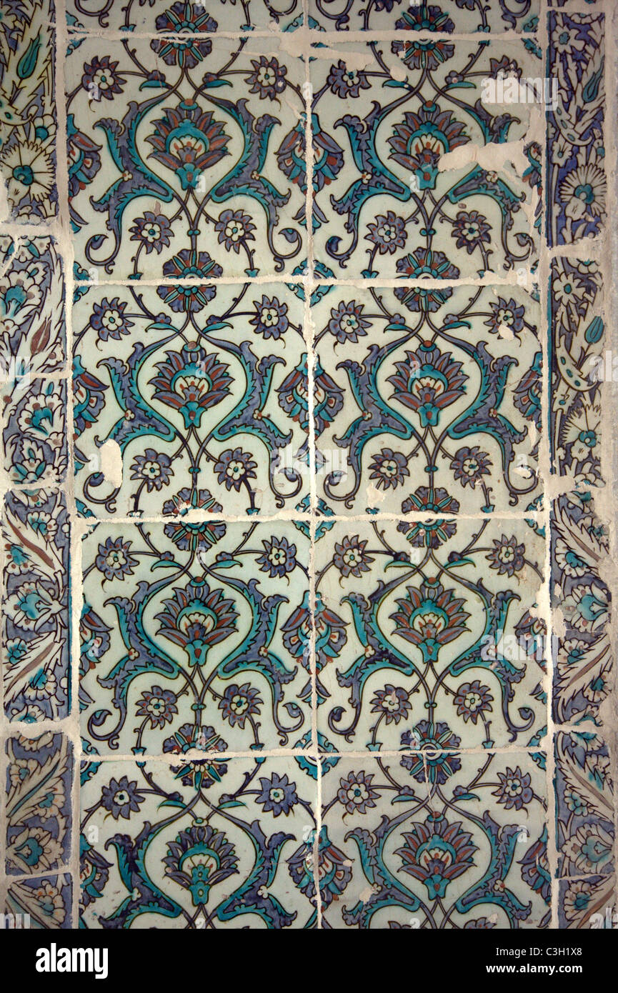 hand painted Turkish tiles Stock Photo - Alamy