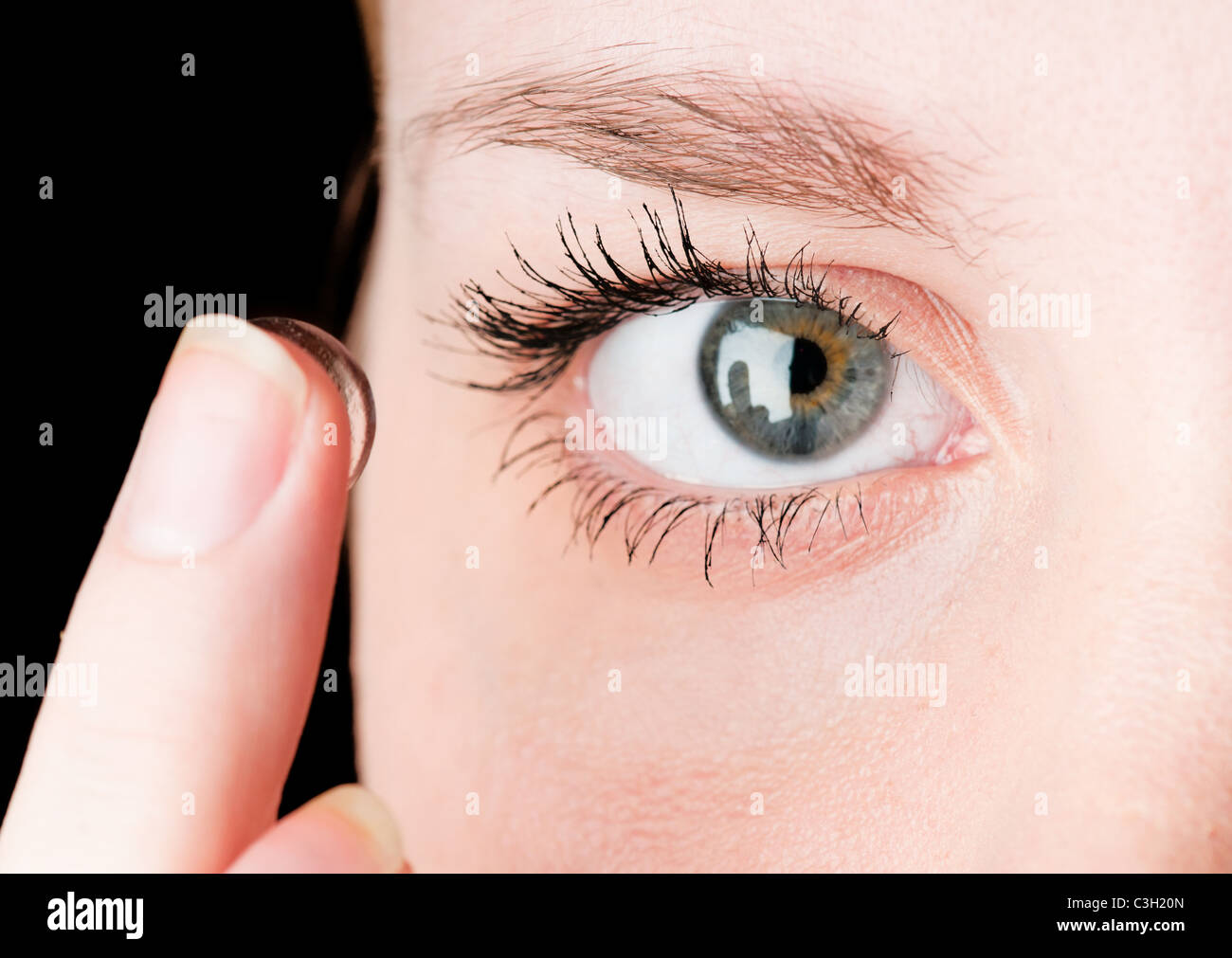 Close up of inserting a contact lens in female eye Stock Photo - Alamy