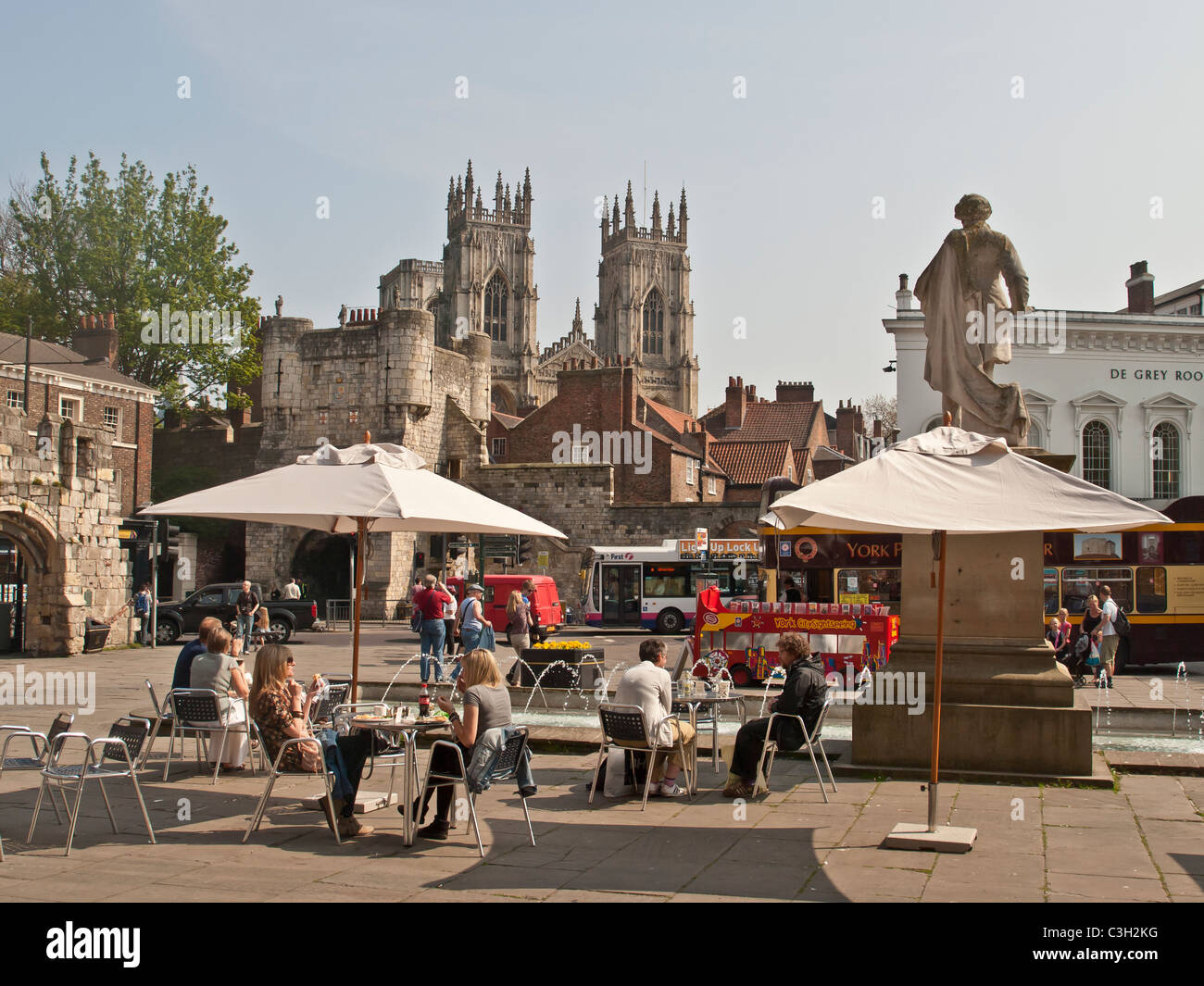 Exhibition square york hi-res stock photography and images - Alamy