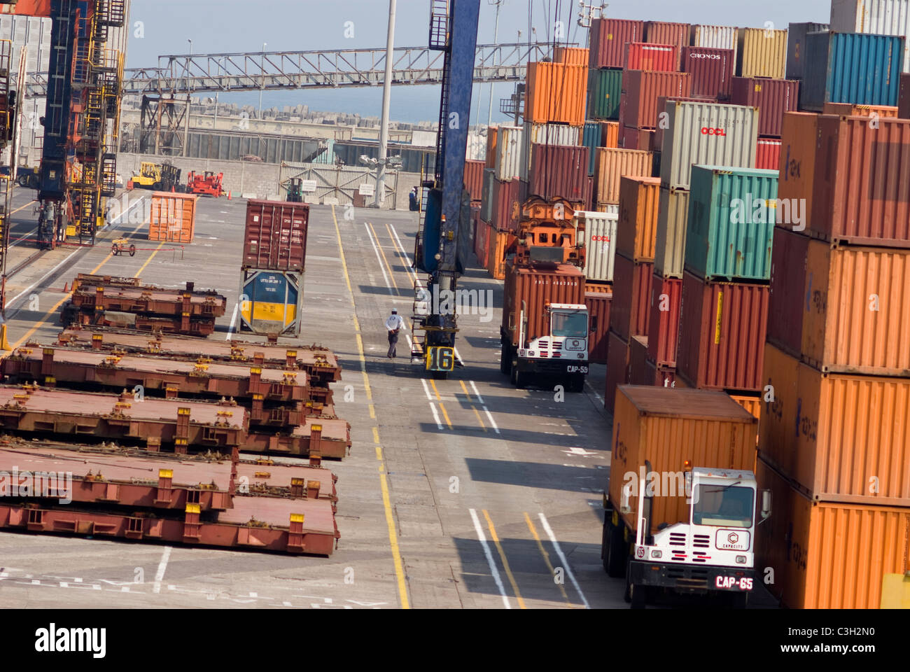 Mexico.Veracruz.Loading containers at the Port of Veracruz Stock Photo ...