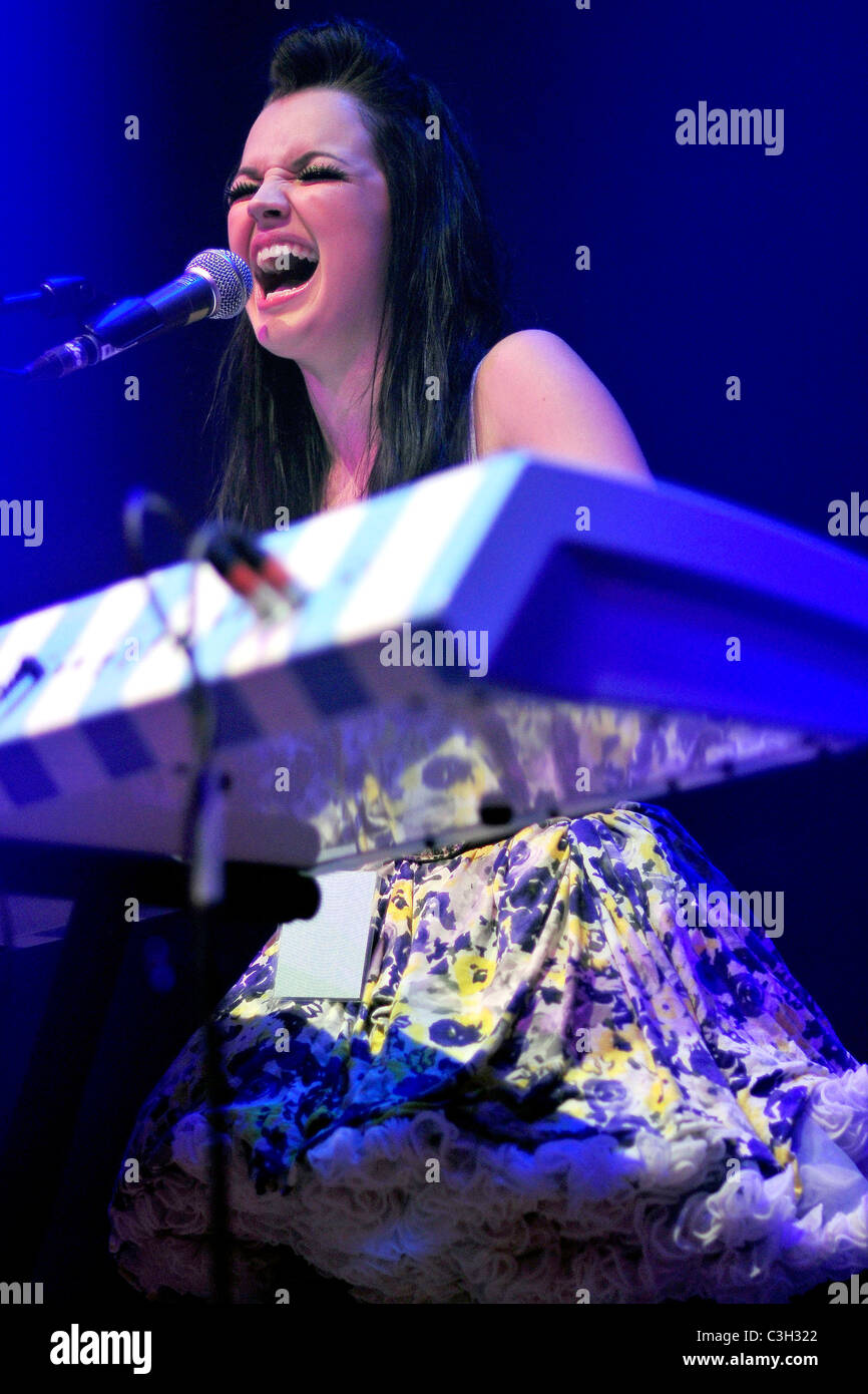 Rachel Furner opening act, Rachel Furner performing live at the O2 ...