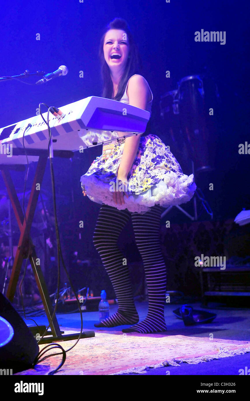 Rachel Furner opening act, Rachel Furner performing live at the O2 ...