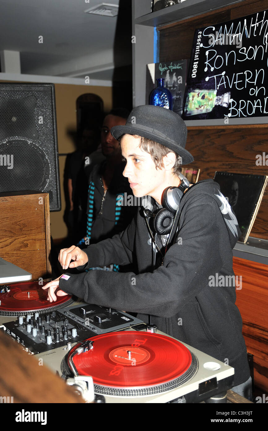 DJ Samantha Ronson spins at Tavern on Broad Street Philadelphia ...