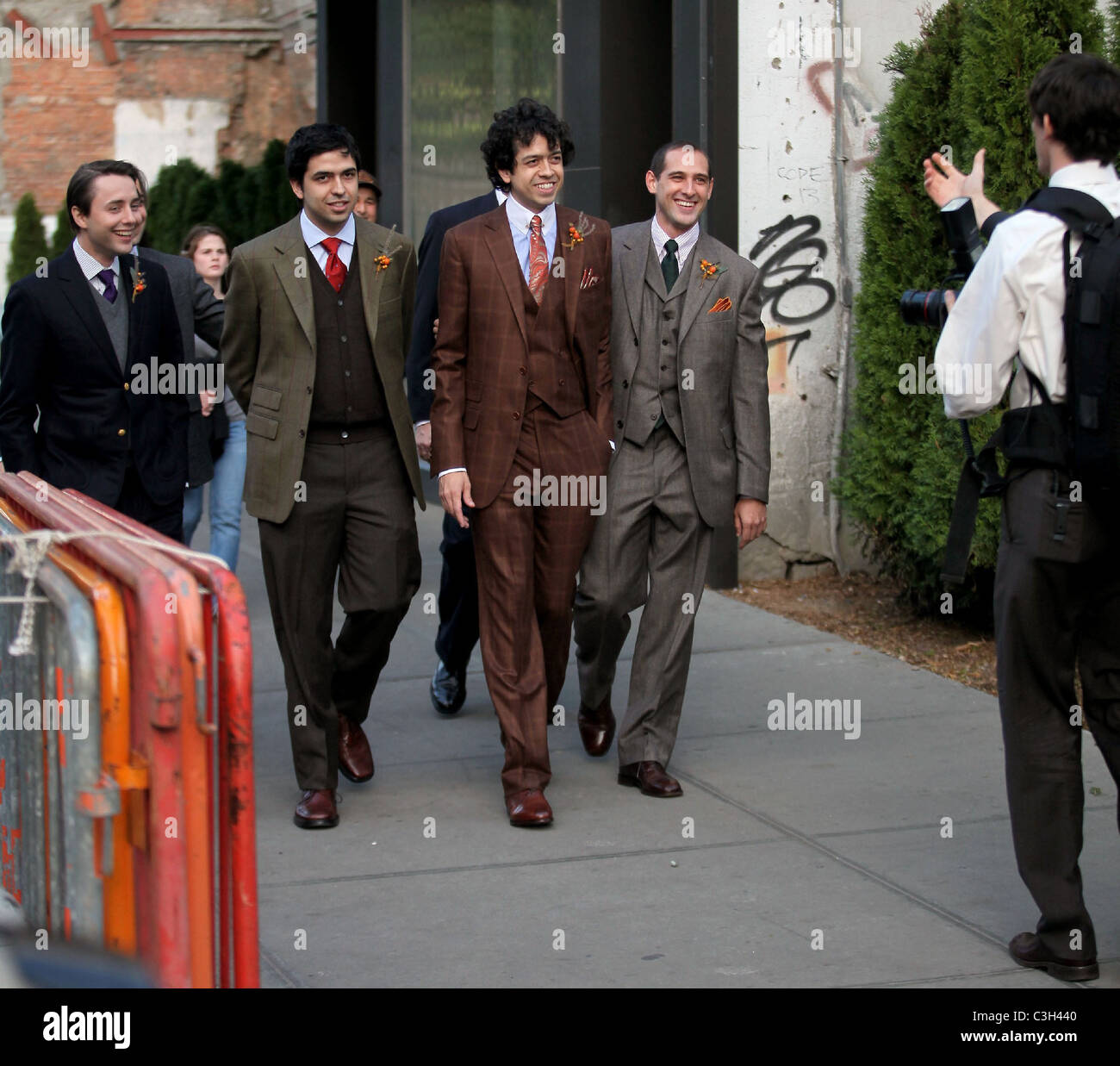 Actor Geoffrey Arend and his wedding party Geoffrey Arend marries 'Mad ...