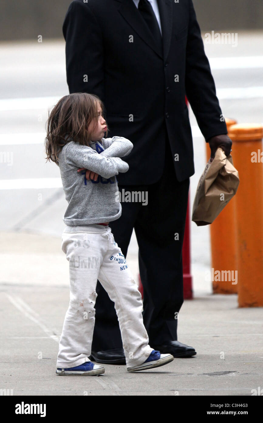 Ava Jackman Hugh Jackman arrives home on his birthday after spending ...