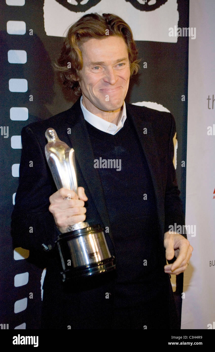 William dafoe hi-res stock photography and images - Alamy