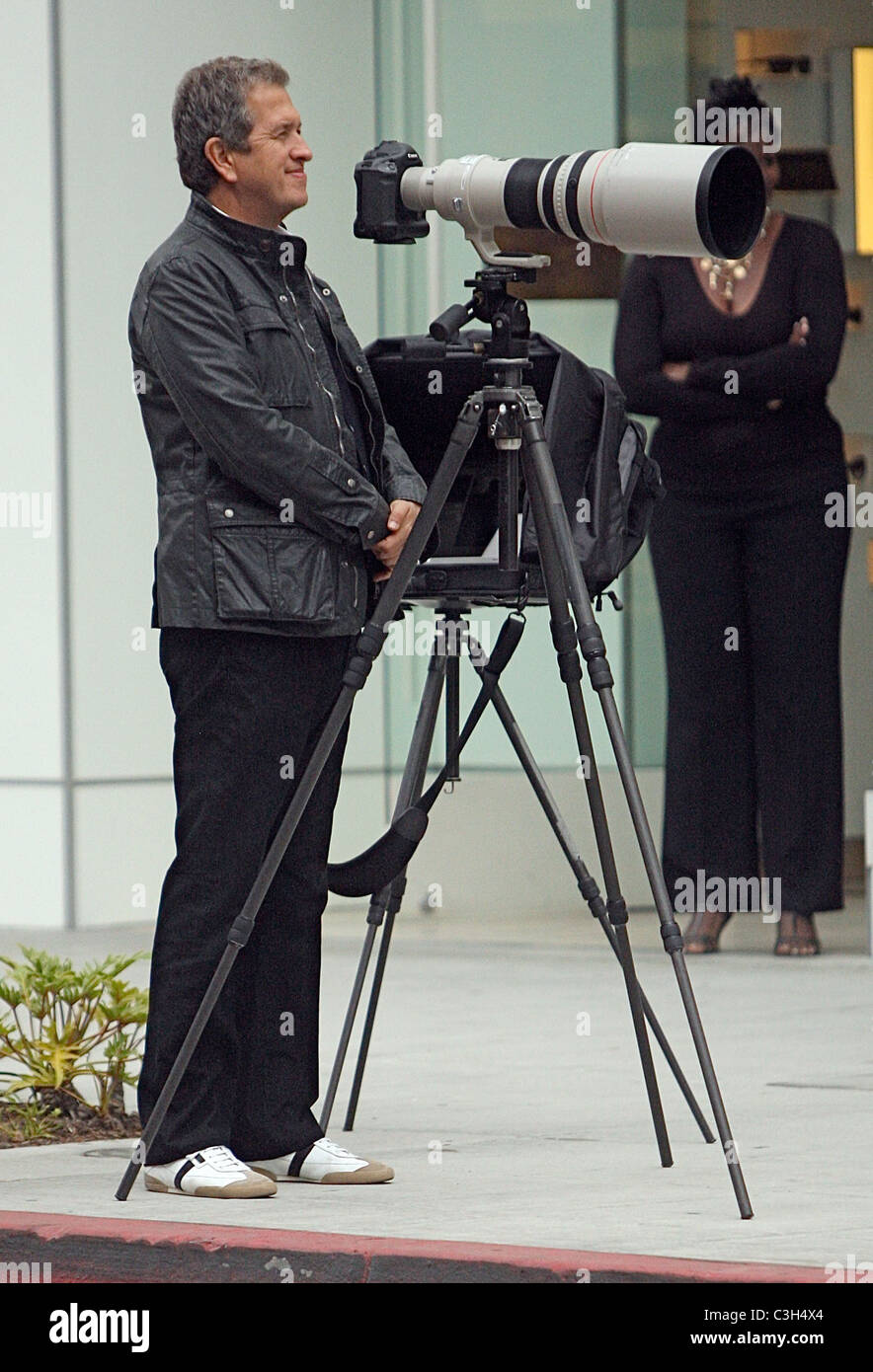 Celebrity Photographer Mario Testino shoots a fashion ad for Designer ...