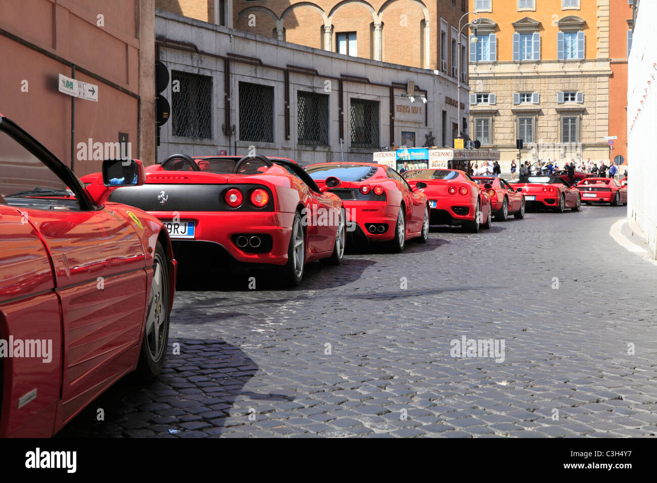 Row of ferraris hi-res stock photography and images - Alamy