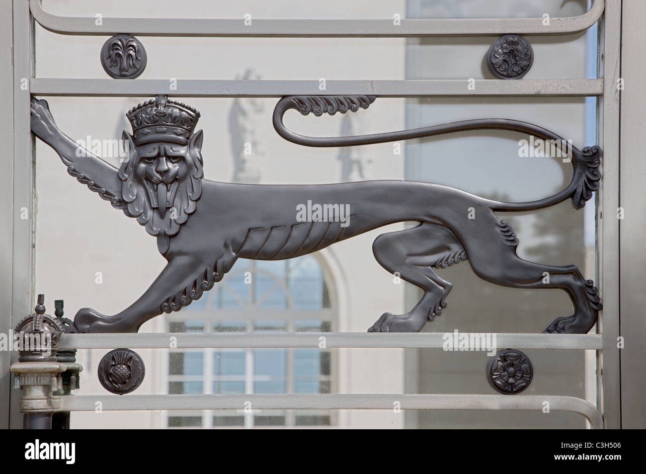 Air Forces Memorial Runnymede - Lion of England - Lion Passant Gardant ...