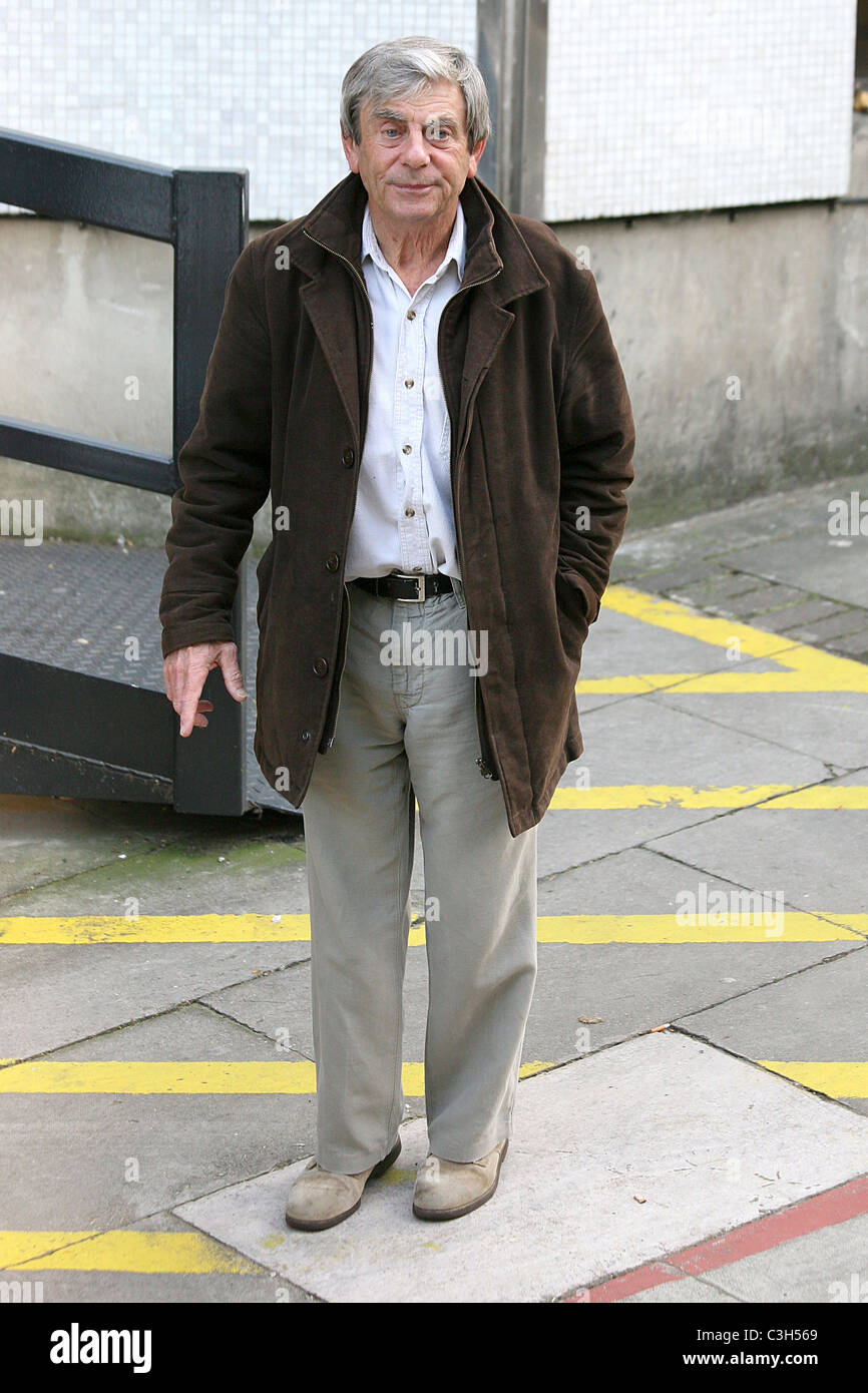 Melvyn hayes hi-res stock photography and images - Alamy