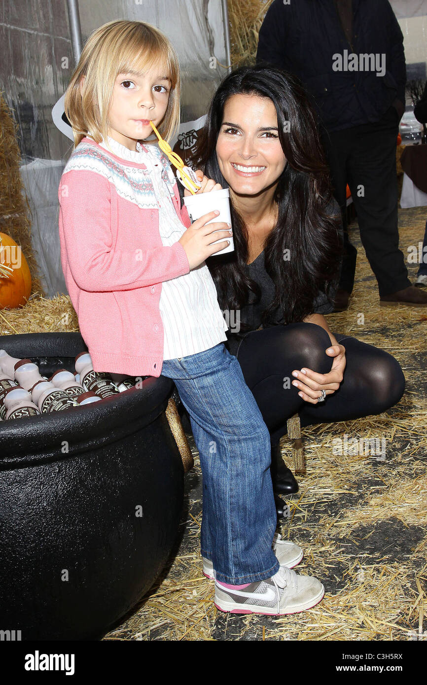 Angie Harmon Sehorn Angie Harmon & Lookalike Daughter Finley Faith