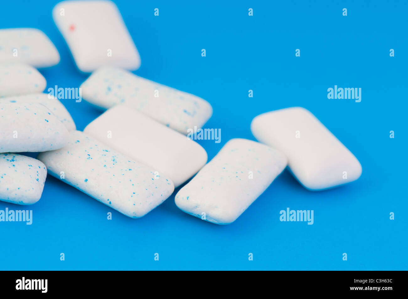 Chewing gums on blue Stock Photo - Alamy