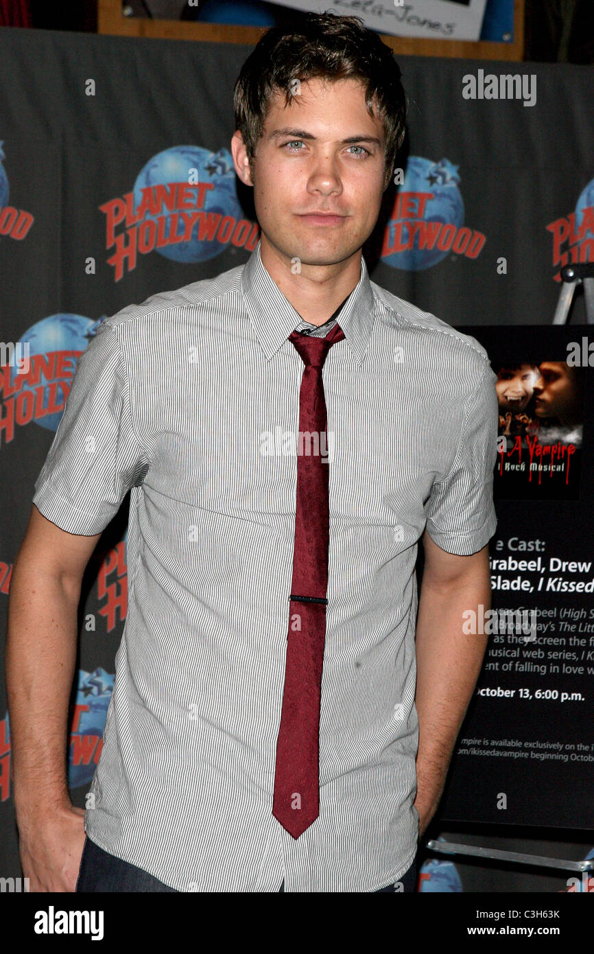 Lucas Grabeel I Kissed A Vampire