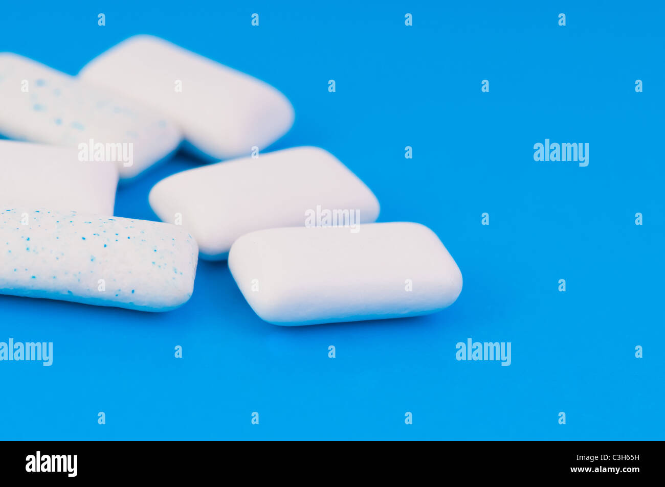 Chewing gums on blue Stock Photo - Alamy