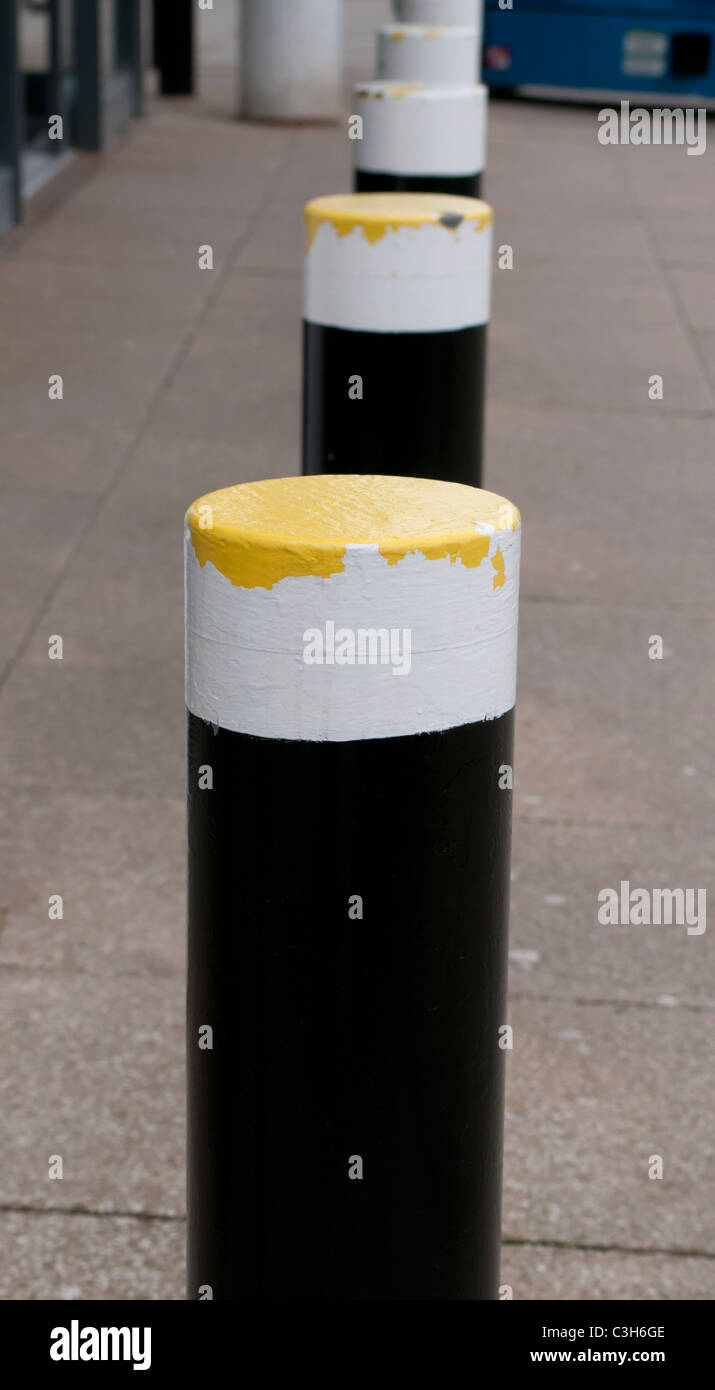 Bollards hi-res stock photography and images - Alamy