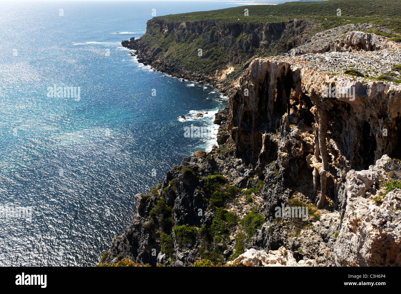 Limestone ocean cliffs hi-res stock photography and images - Alamy