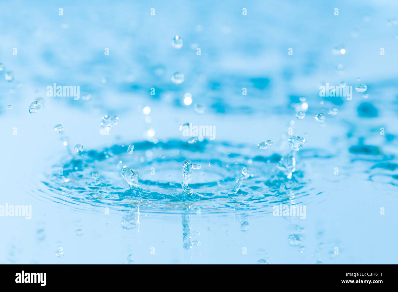 Water fluidity hi-res stock photography and images - Alamy