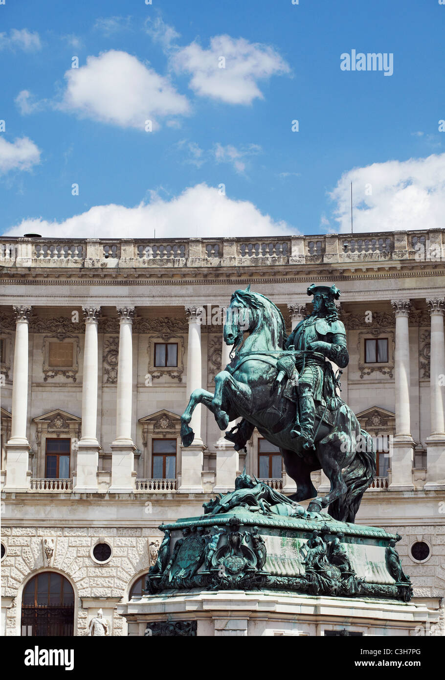Statues in vienna hi-res stock photography and images - Alamy