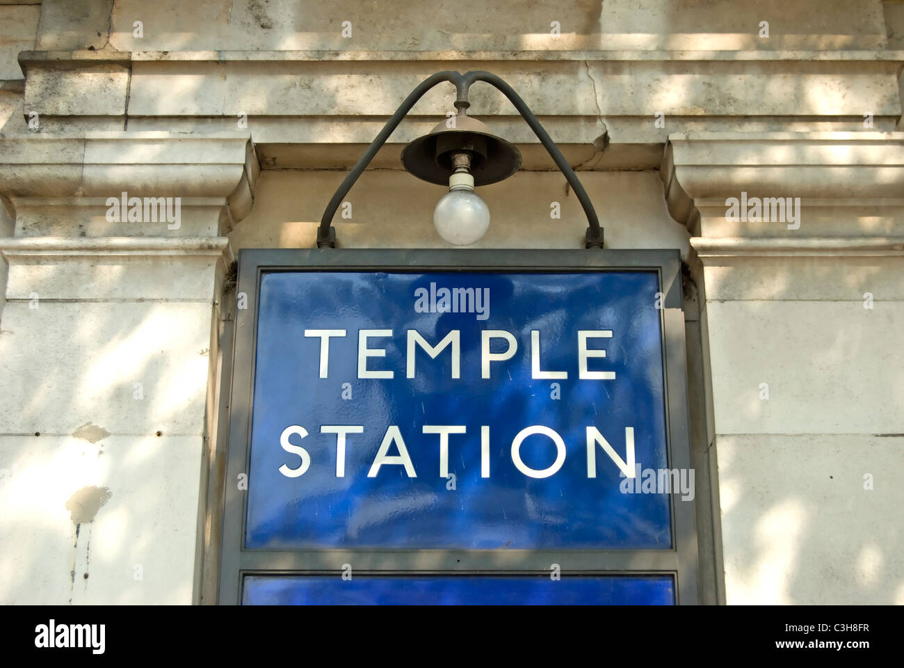 Temple underground station sign High Resolution Stock Photography and ...