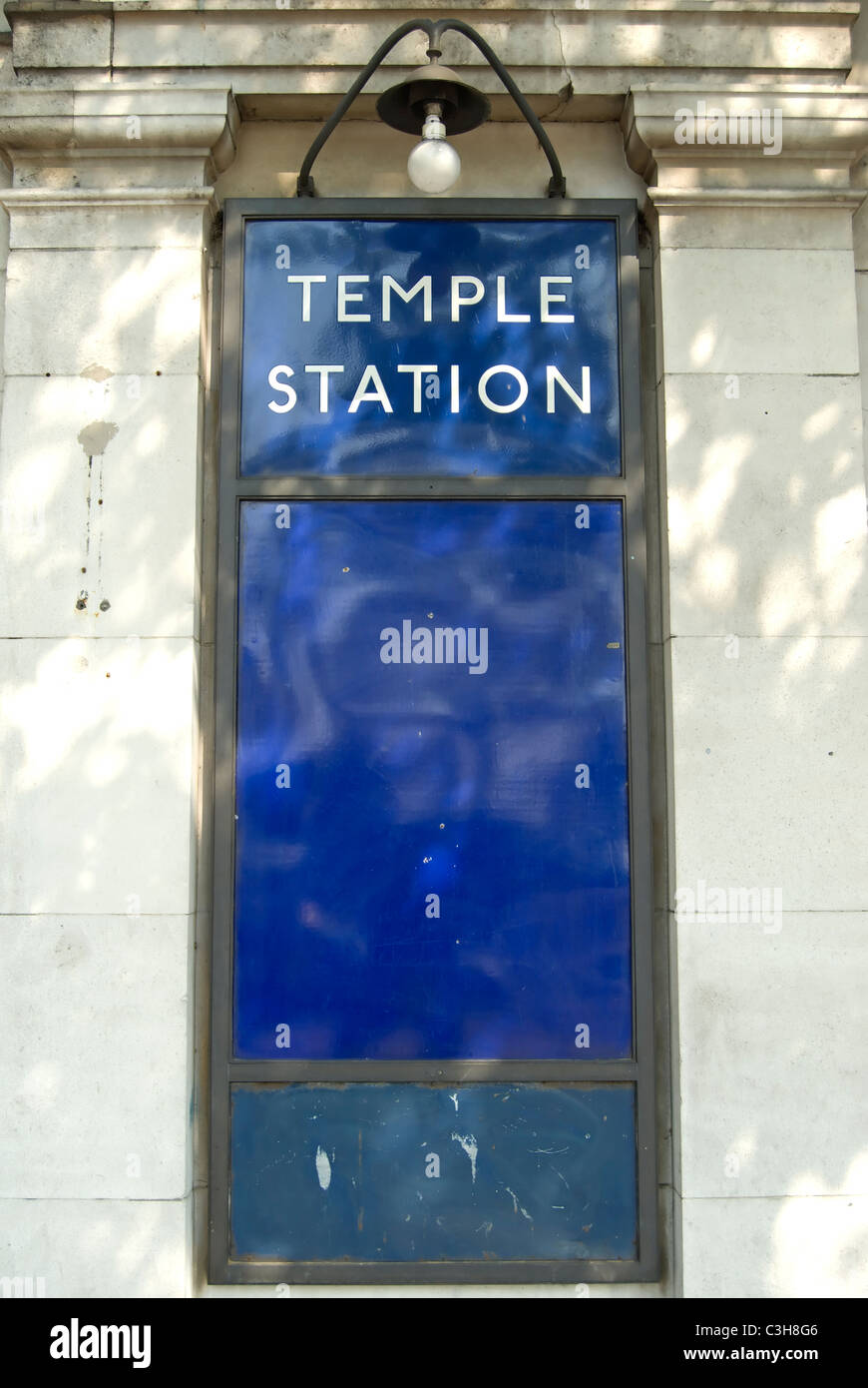 London underground station signs hi-res stock photography and images ...