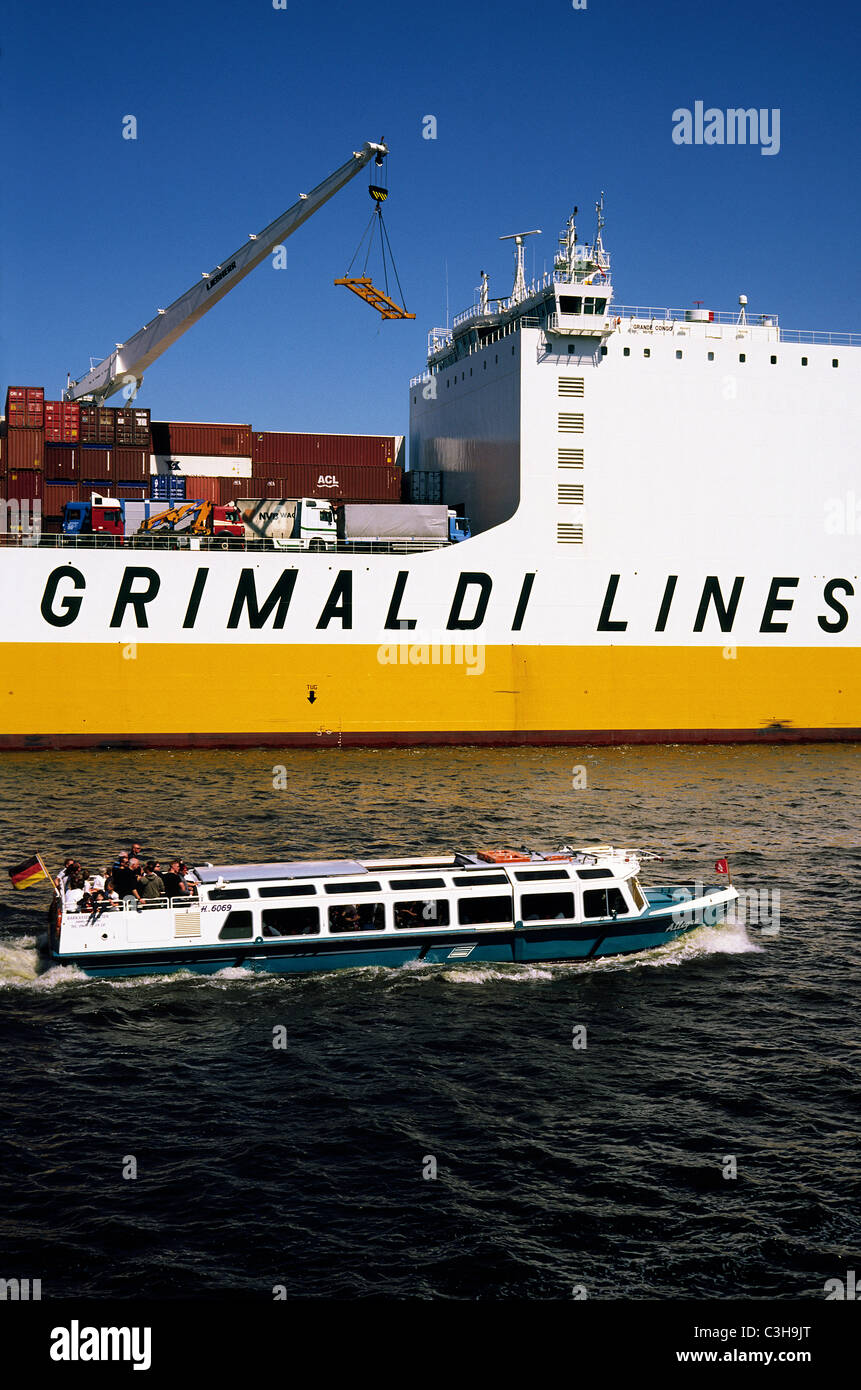 A sightseeing barge passes Grimaldi's Grande Congo at Hansahafen in the ...