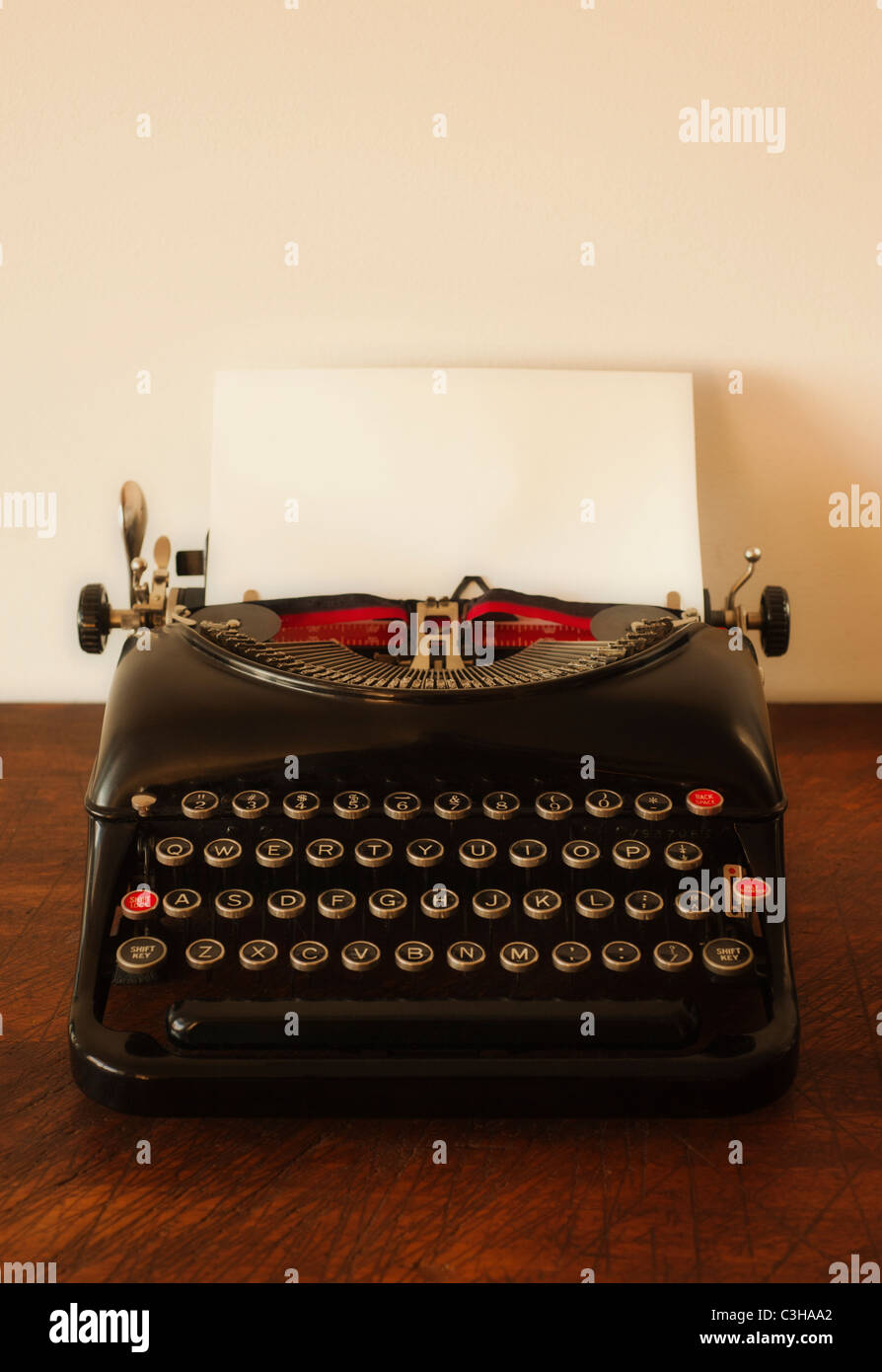 Typewriter with paper hi-res stock photography and images - Alamy
