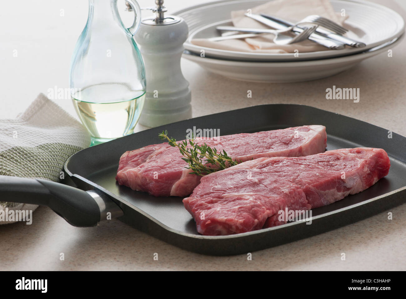 Steak pan frying hi-res stock photography and images - Alamy