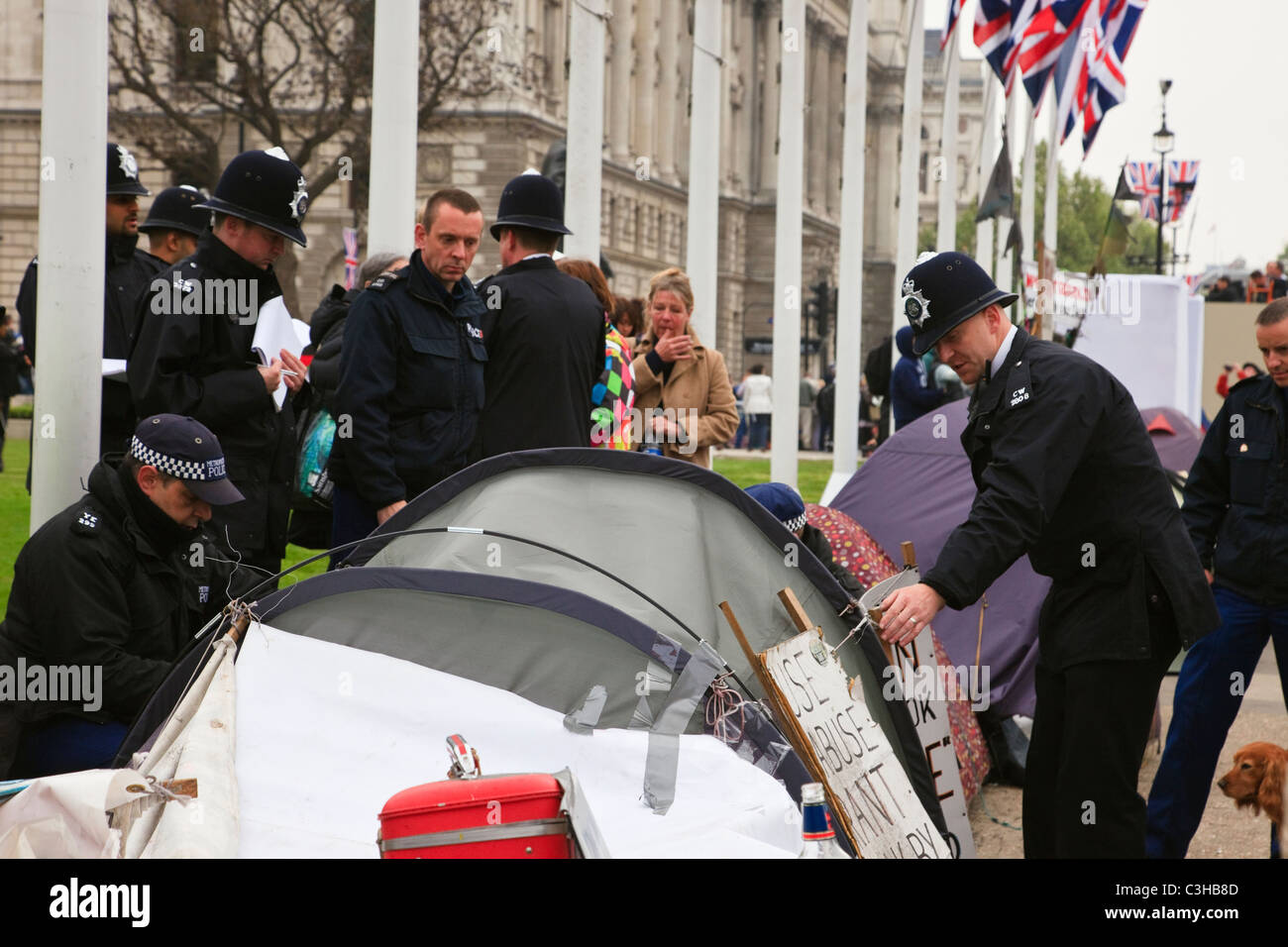 Parliament Square, London, England, UK. Metropolitan police checking ...