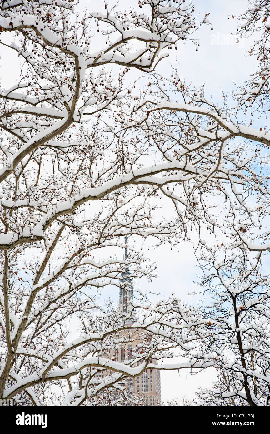 Empire state building snow hi-res stock photography and images - Alamy