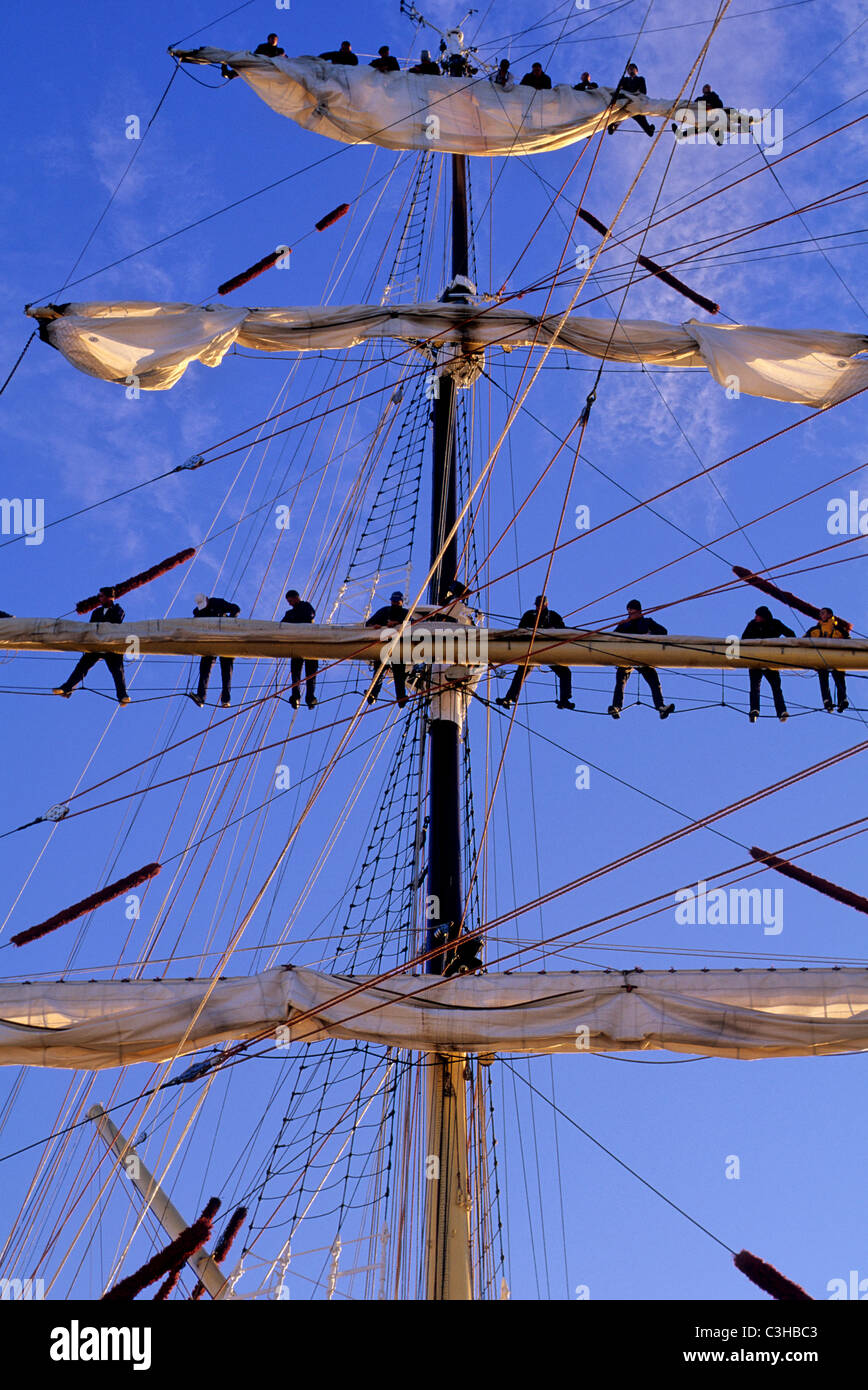 Yardarms hi-res stock photography and images - Alamy