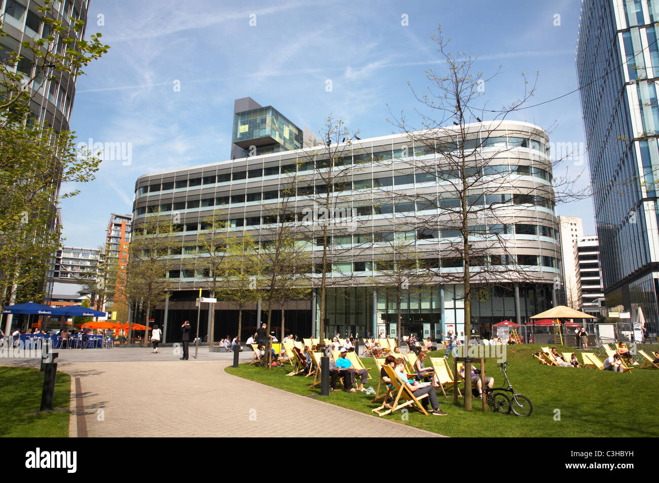 Residents and office workers enjoying the sun in Spinningfields ...