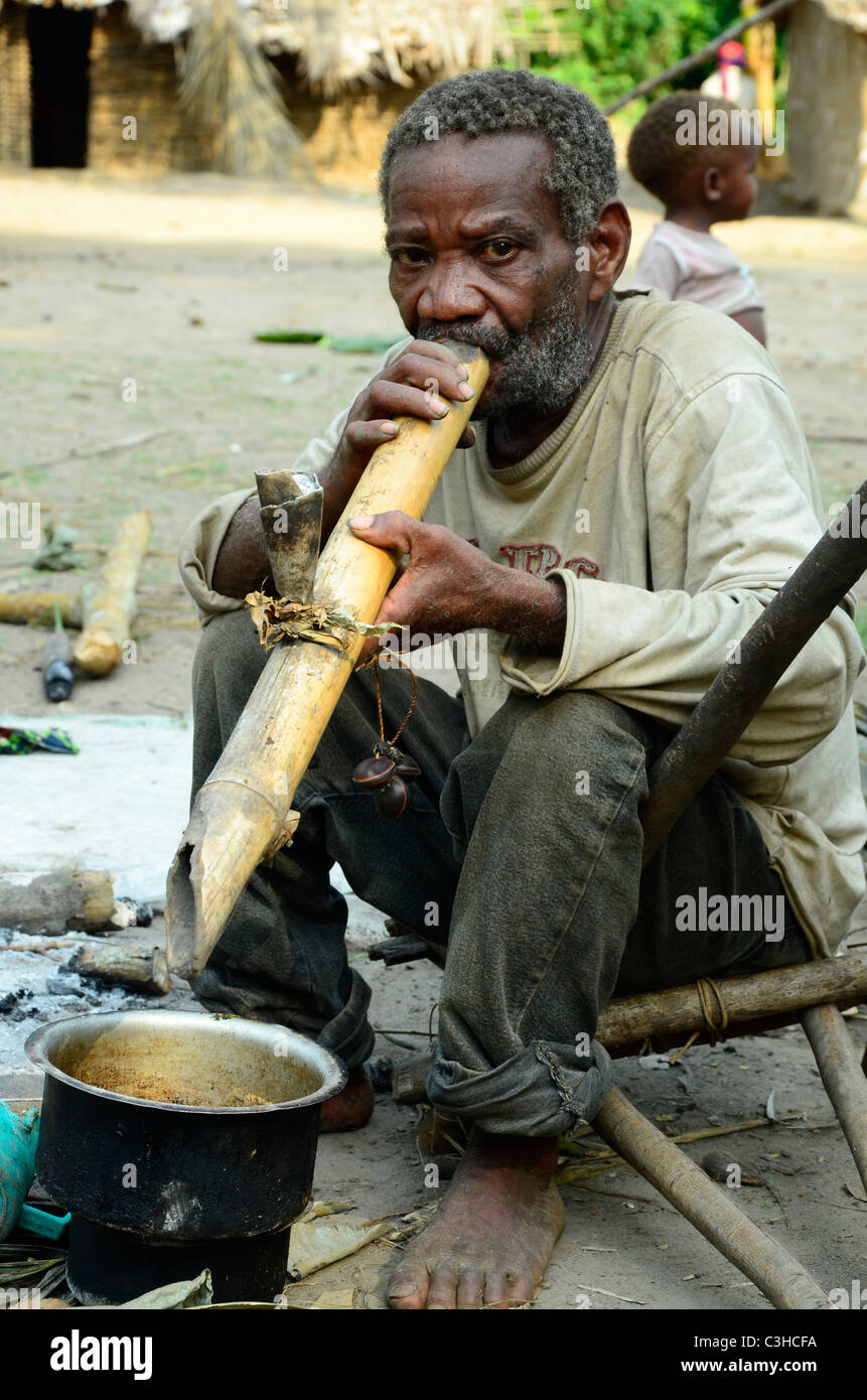 Mbuti hi-res stock photography and images - Alamy